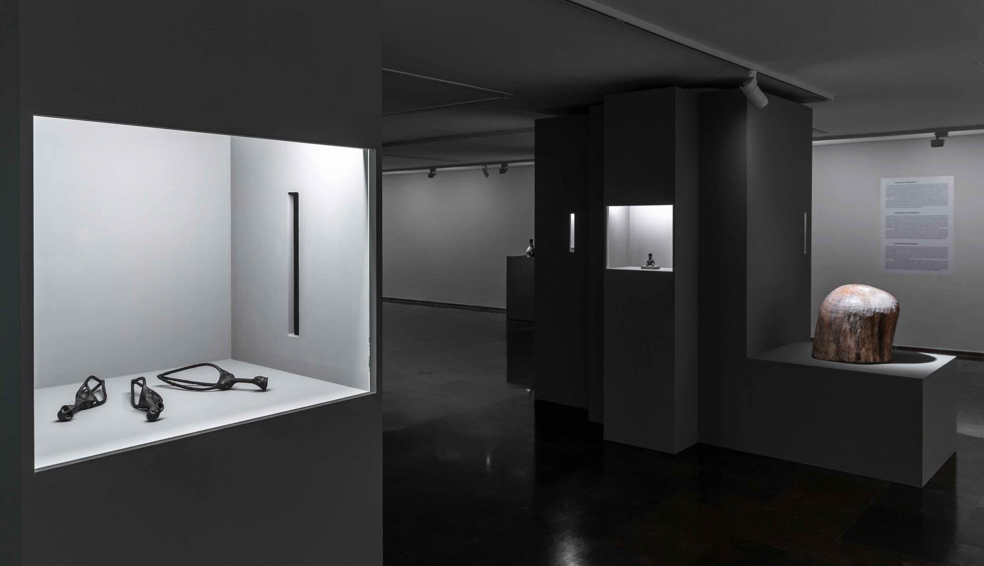 Las plegarias escultóricas de Mar Arza en torno al cuerpo femenino - MAKMA