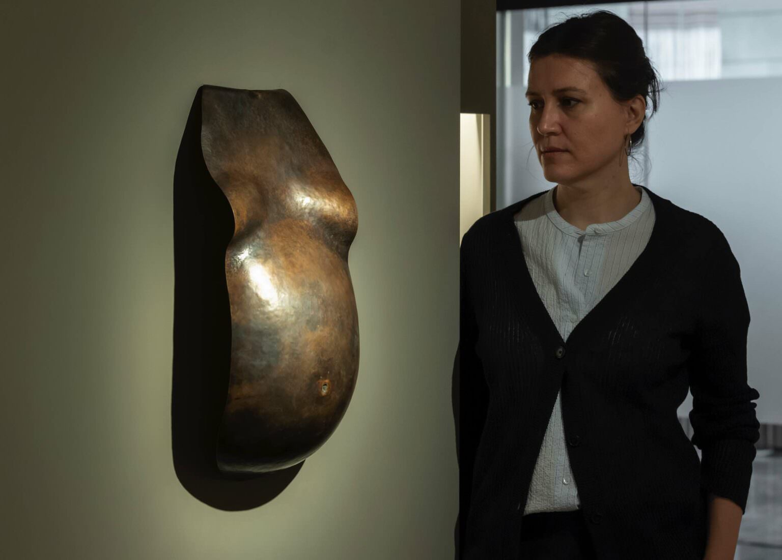 Las plegarias escultóricas de Mar Arza en torno al cuerpo femenino - MAKMA